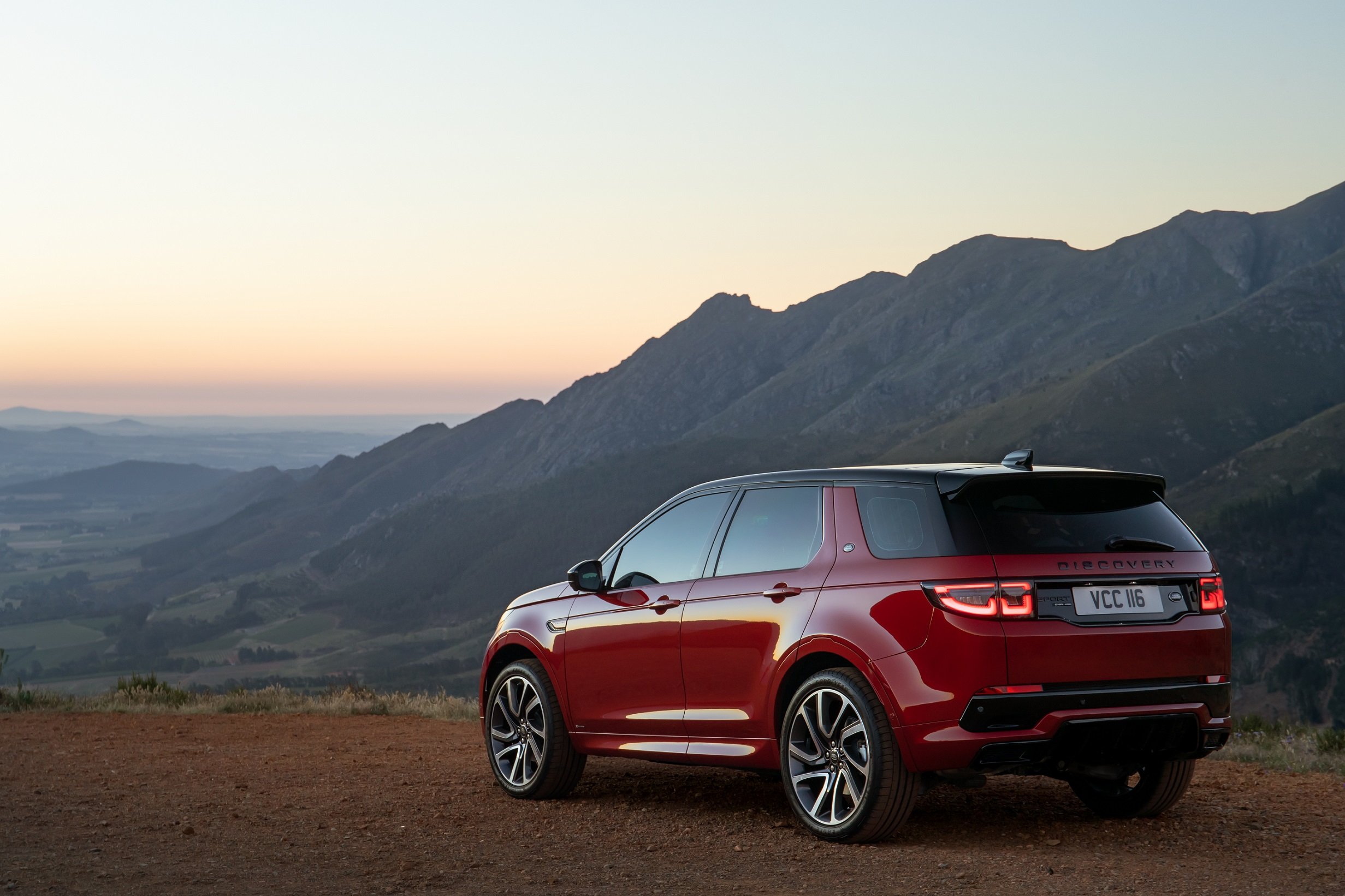 Land Rover Discovery Sport wins prestigious Middle East Car of the Year ...