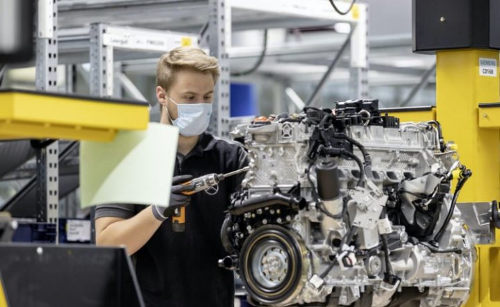 Mercedes-Benz to successfully restart car production | AutoDrift.ae