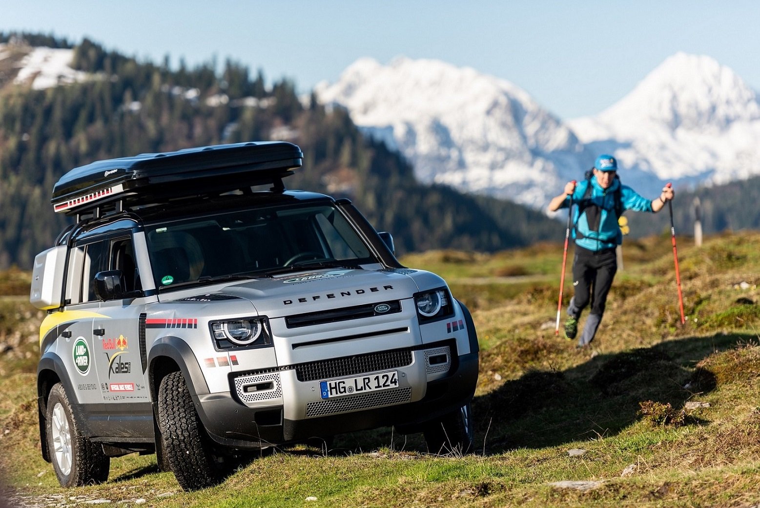 Land Rover Defender supports the world's toughest adventure race ...