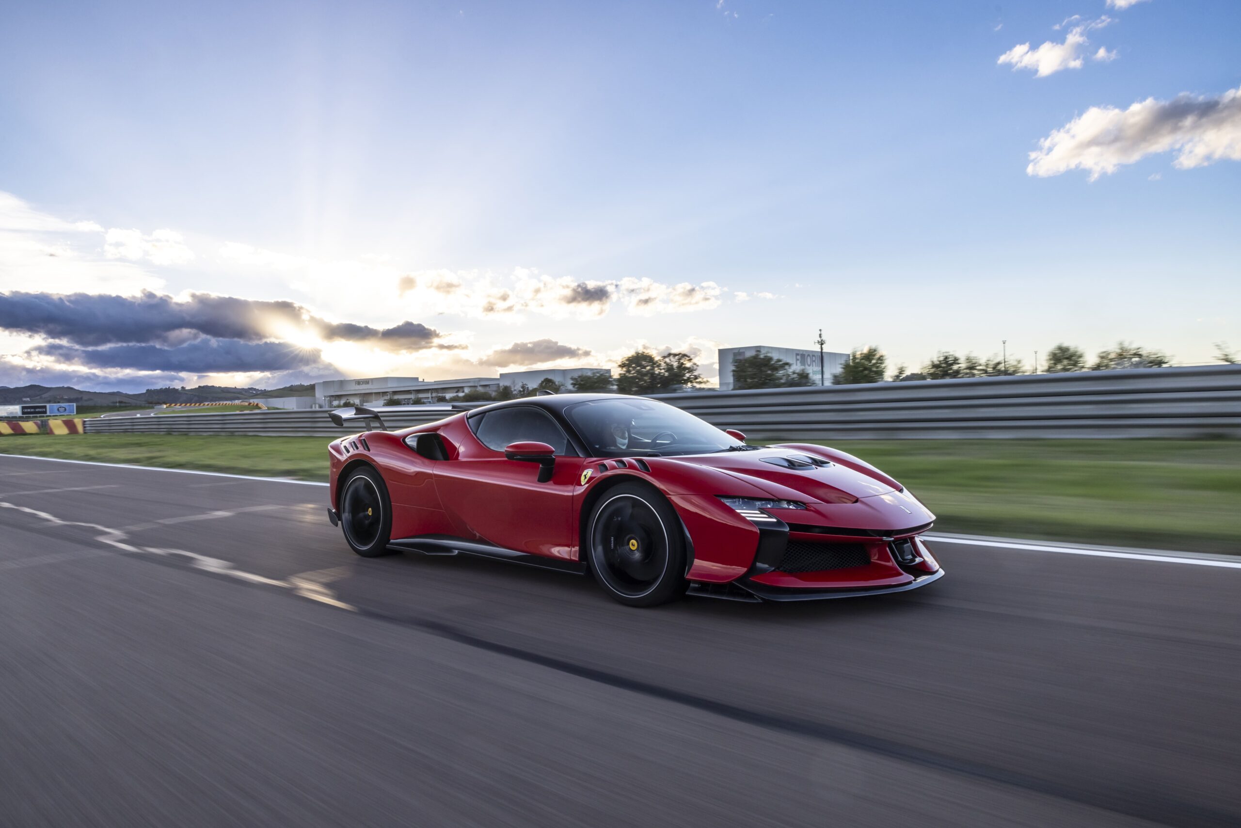 Ferrari SF90 XX Stradale sets a 1’ 17.309” lap record at Fiorano ...