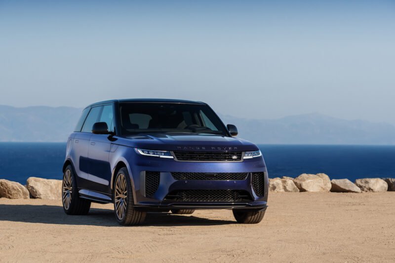 Range Rover Elevates Bespoke Luxury with Mirror-Finish Paint | AutoDrift.ae